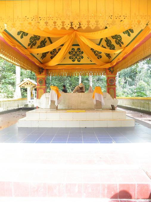 SENI LAMA MELAYU (MALAY OLDEN ART): Makam (Tomb of) Daeng Chelak