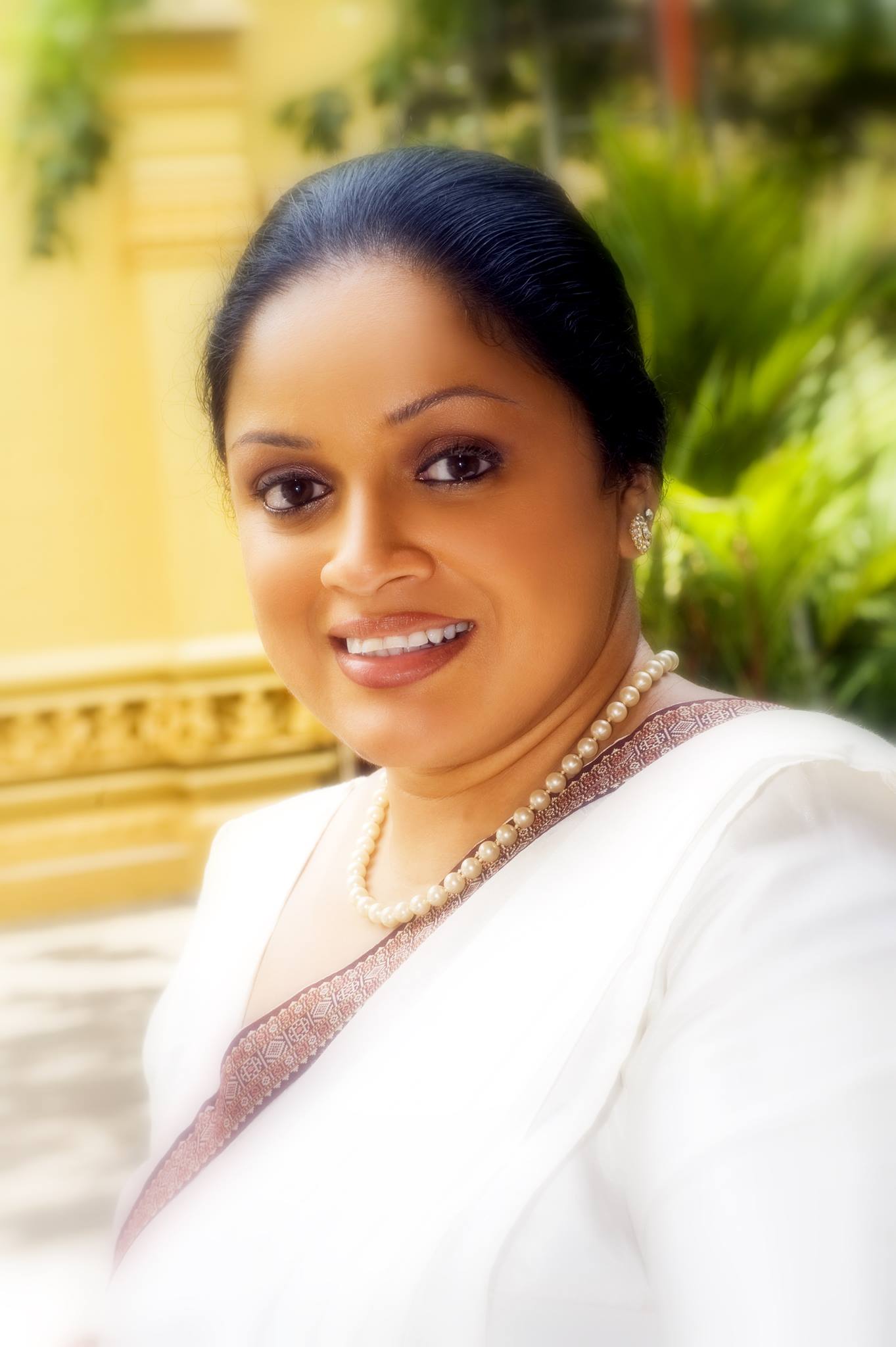 Charitha Priyadarshani (චරිතා ප්‍රියදර්ශනි) ~ SriLanka Actress Place