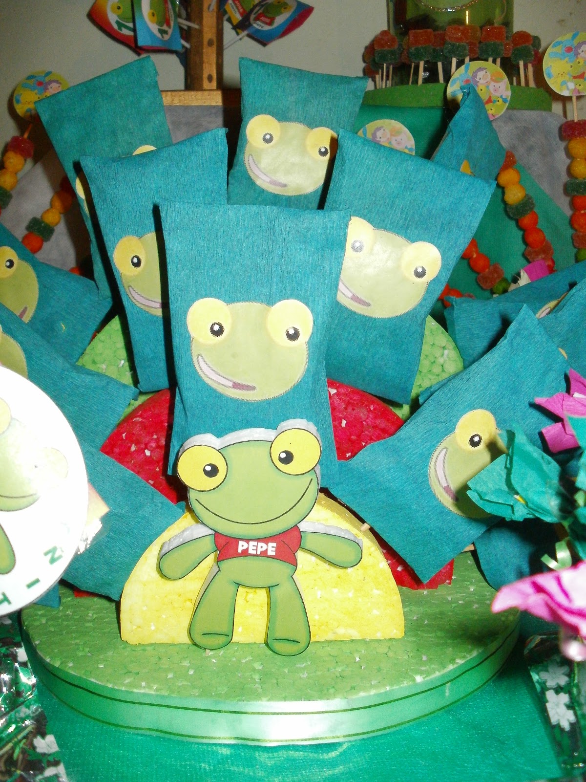 O&C Cotillón Artesanal: Cumple de José fiesta temática Sapo Pepe