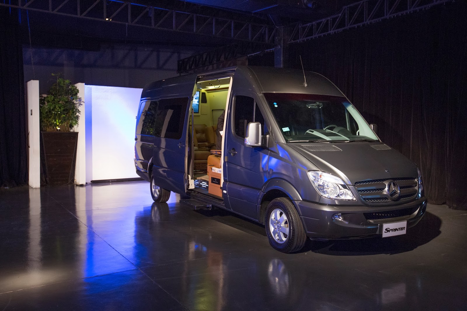 ConcettoMotors: Sprinter Mercedes-Benz é destaque em versão limusine ...