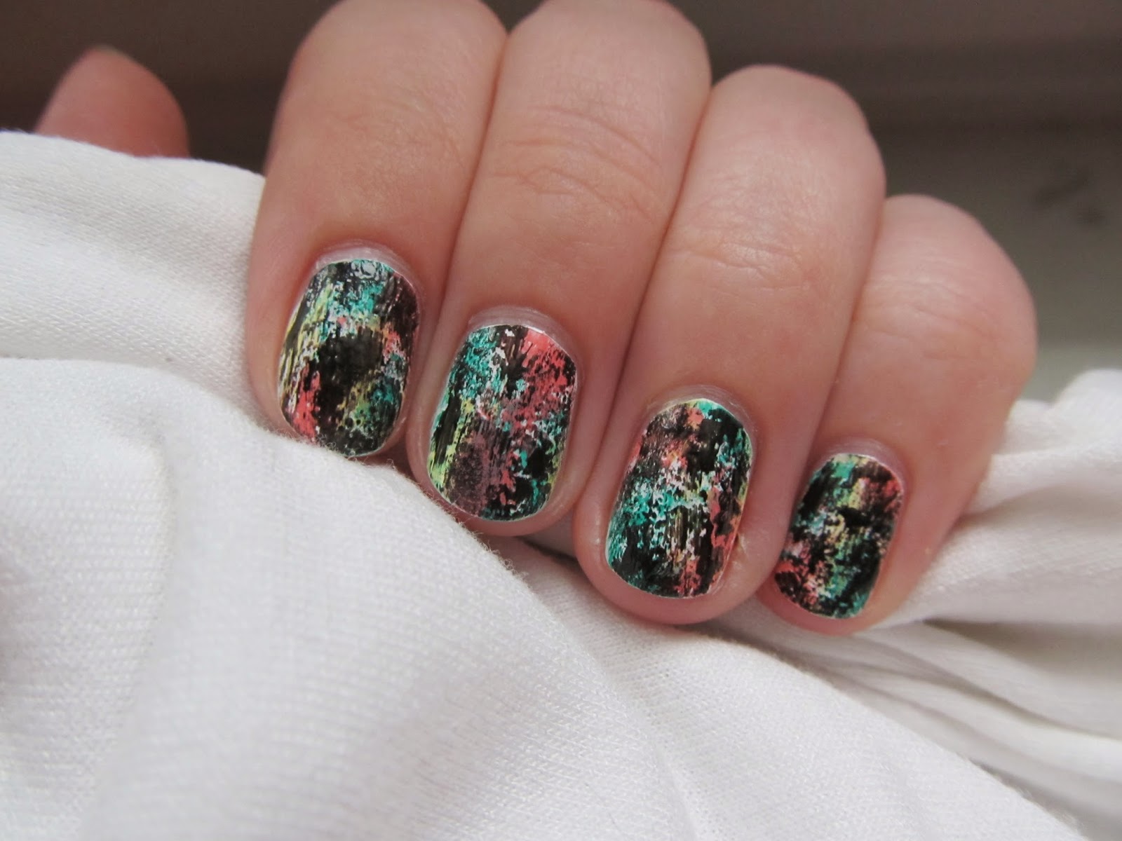 Lady B.: Distressed Nails