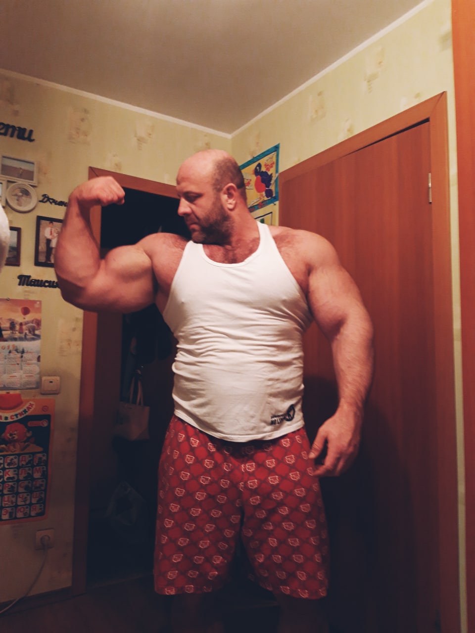 Muscle Lover: Russian musclebear Viktor Goncharov