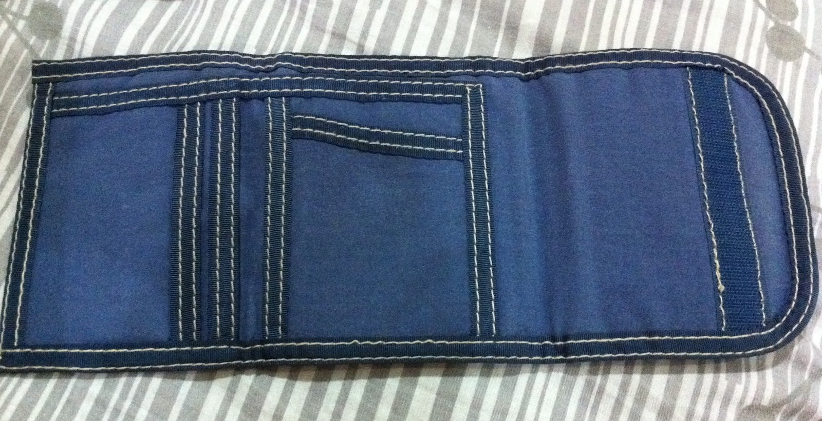 Bagscapade: ESPRIT Blue Velcro Wallet