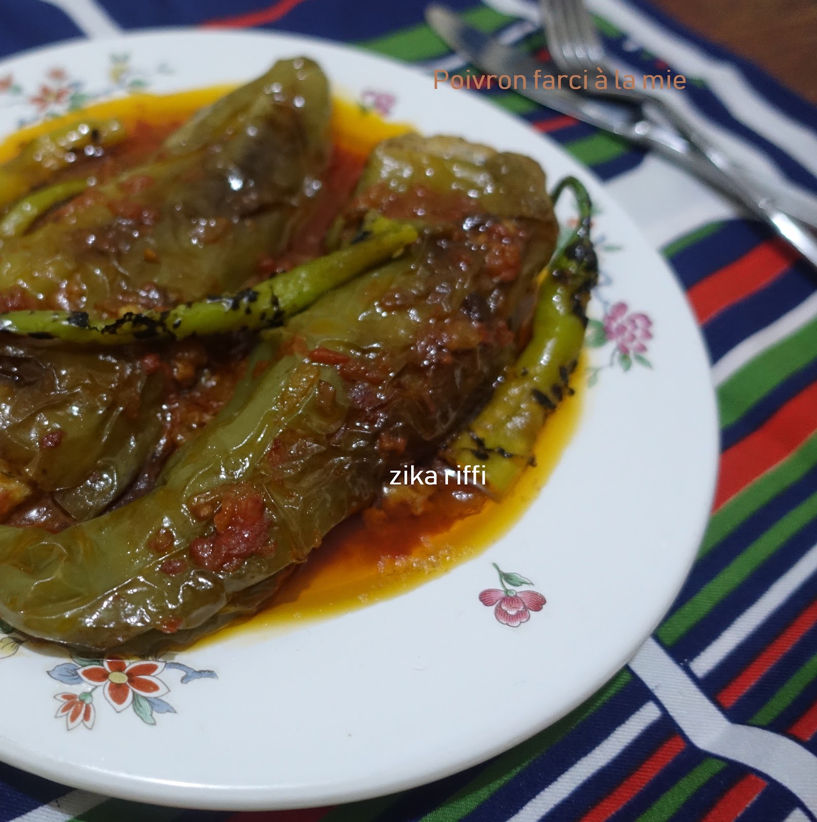 Felfel mahchi bel béba- Poivron farci à la mie, mijoté