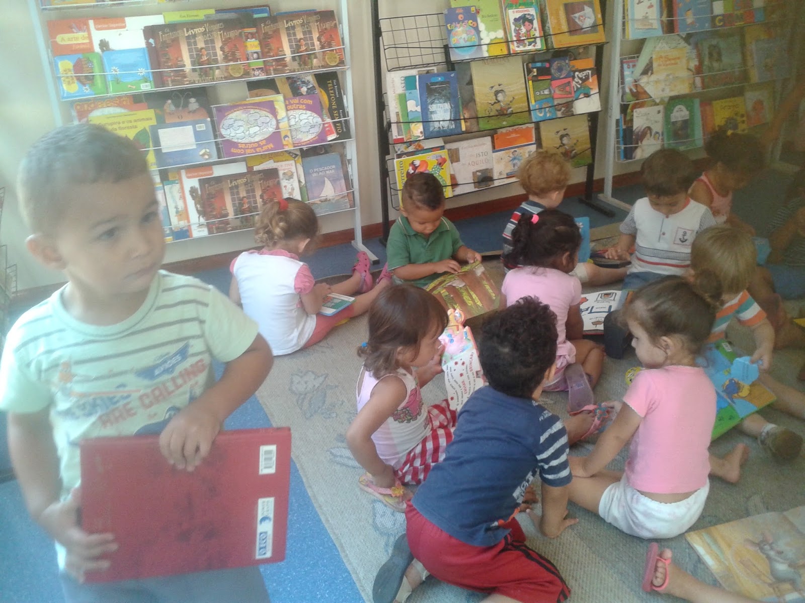 Creche Odette Moreira Cruz Pietraróia: Biblioteca da creche - Maternal I