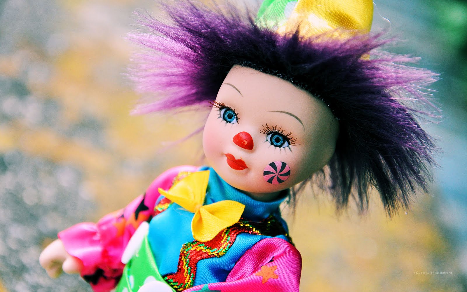 Of Unexpected Side: Mi payaso de colores by José Luis Ávila Herrera