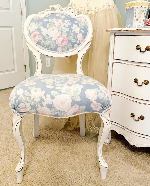 Tea Cottage Pretties: My new vanity chair - A Furniture Makeover