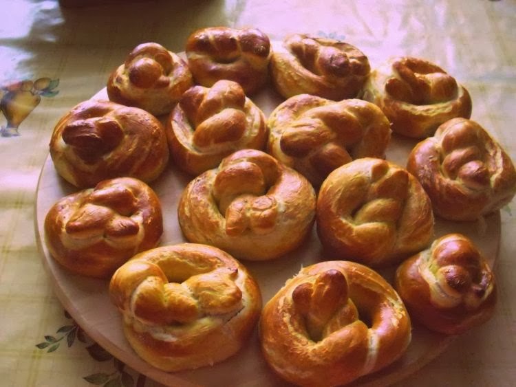 Podróż przez świat słodkich smaków...: Precle, precelki...