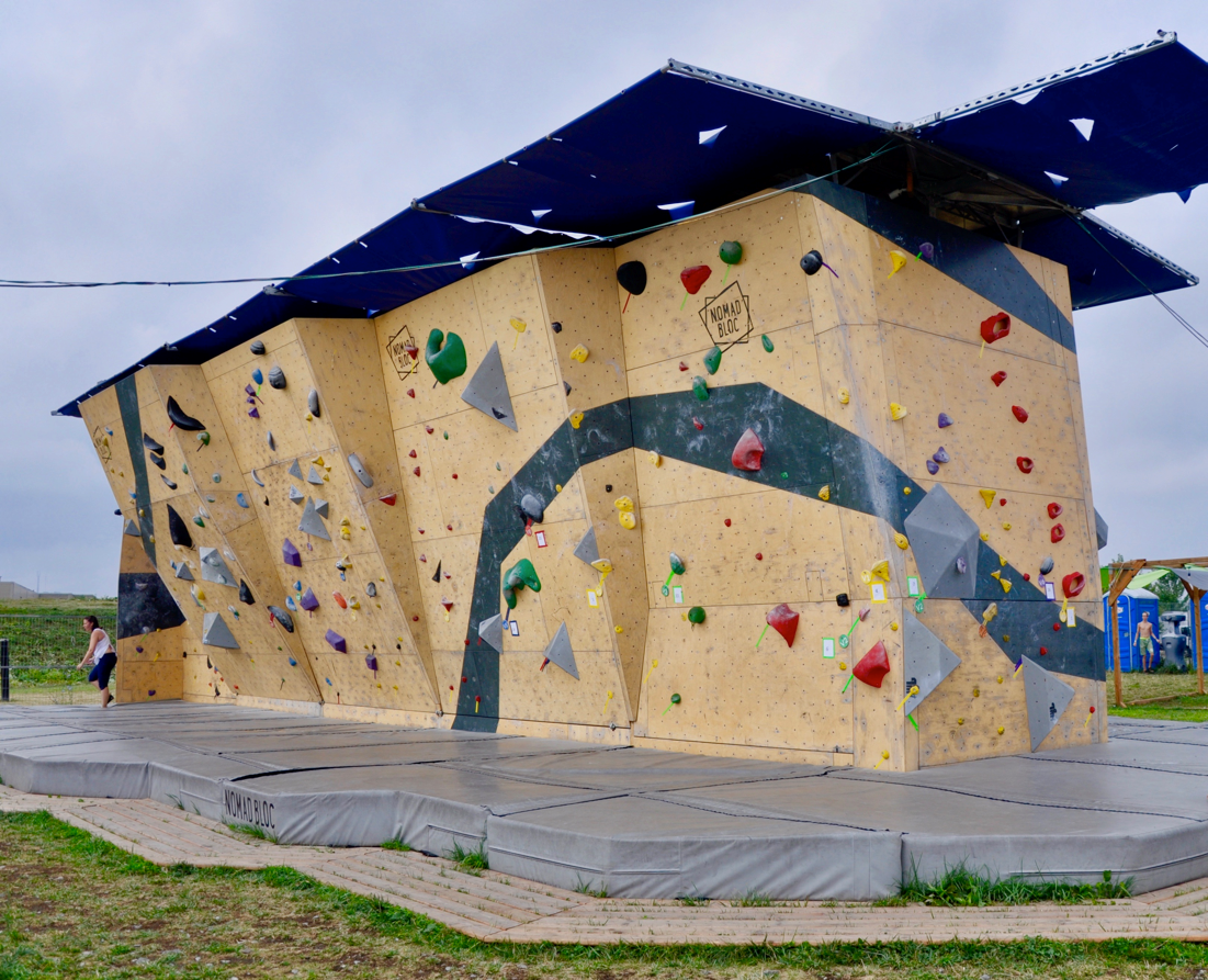 Faire de l'escalade en ville et en plein-air avec Nomad Bloc