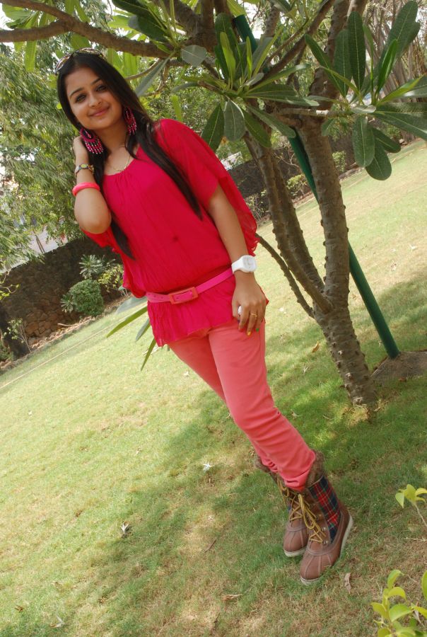 Actress Gallery: New Actress Swarna Photo Gallery