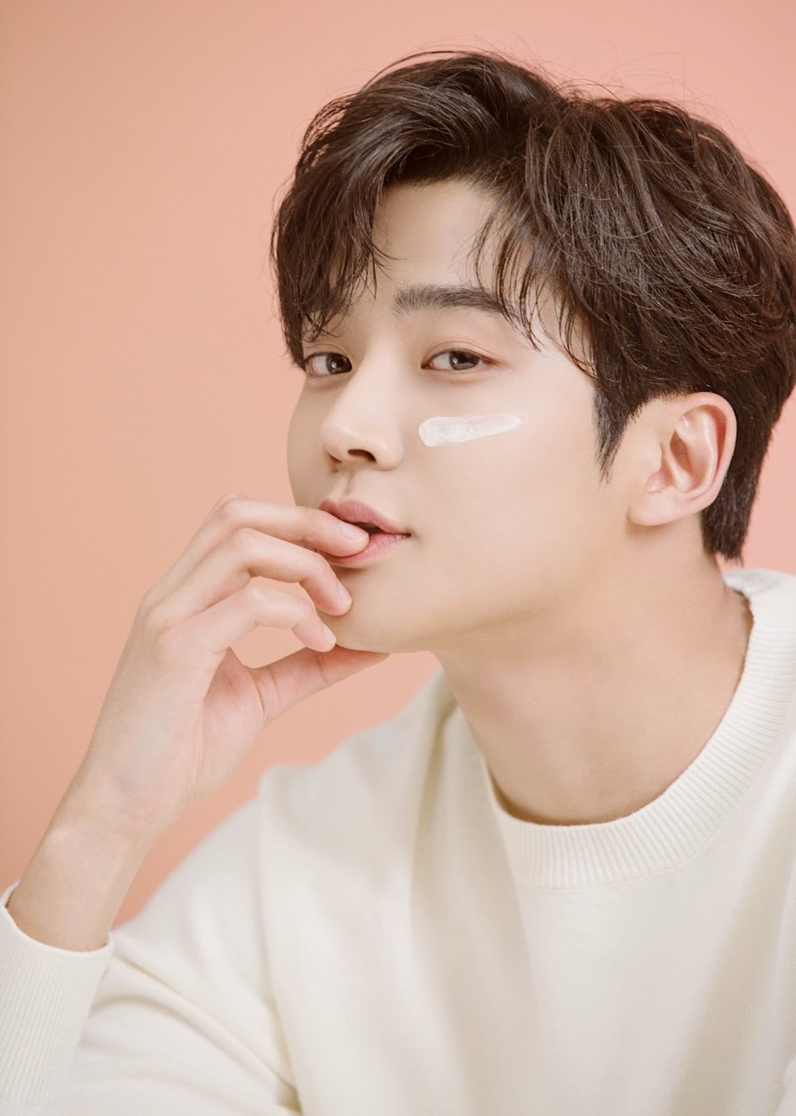 [PANN] Rowoon de SF9 se convierte en el modelo de Gongcha - KetizenStars