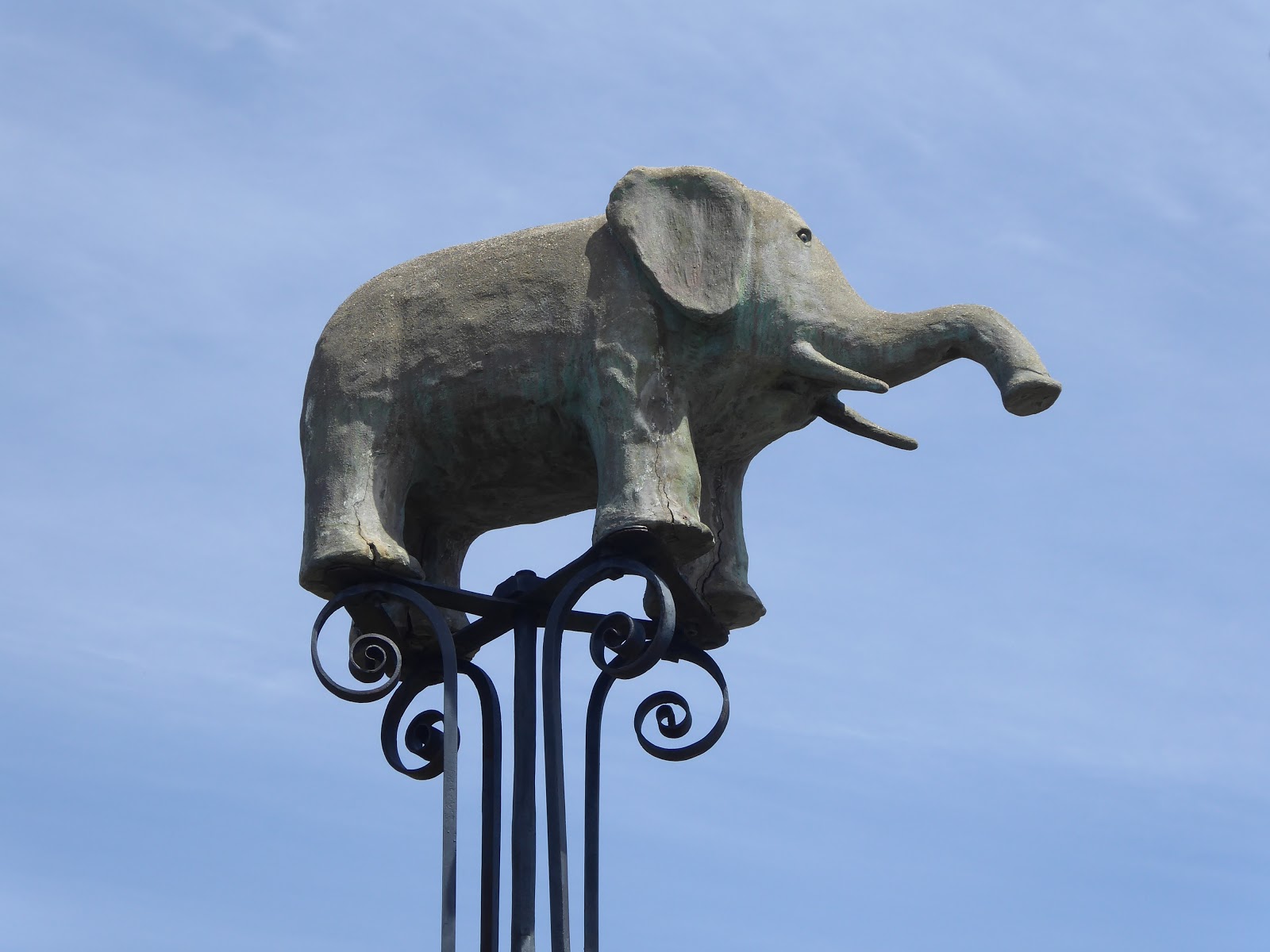Photo-ops: Roadside Attraction: Old Bet the Elephant - Somers, NY