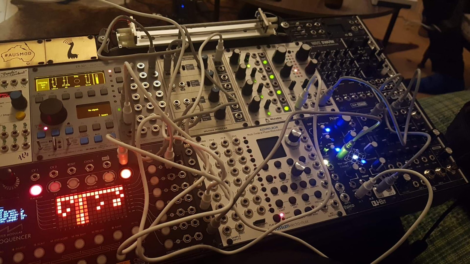 JonDent - Exploring Electronic Music: Modular In The Lounge VII