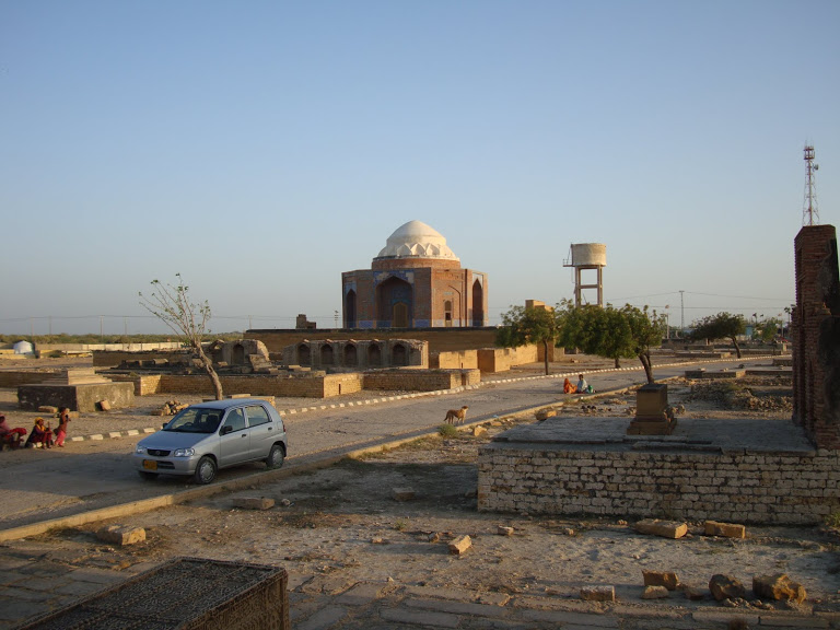 Makli : An Astonishingly Beautiful Historic Mystery of Pakistan
