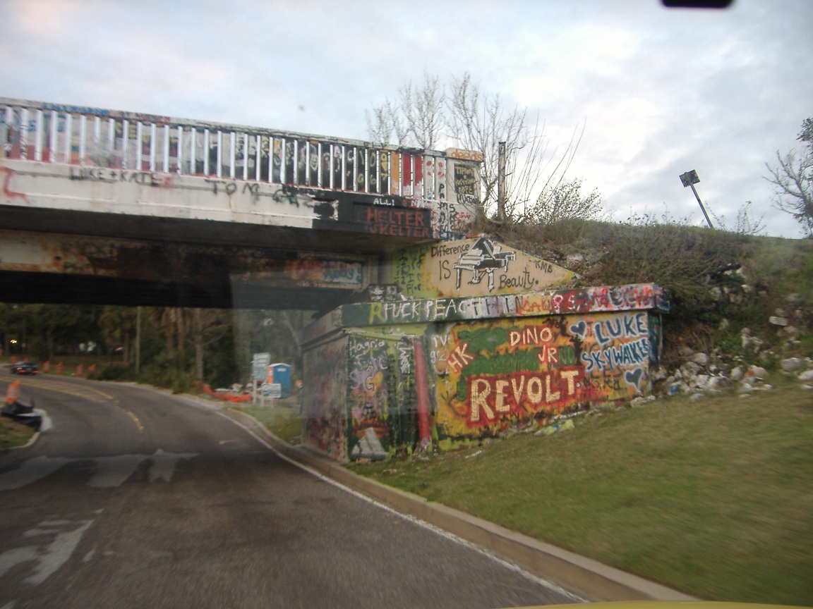 Pareidolia Global: Pic of the Day: Graffiti Bridge