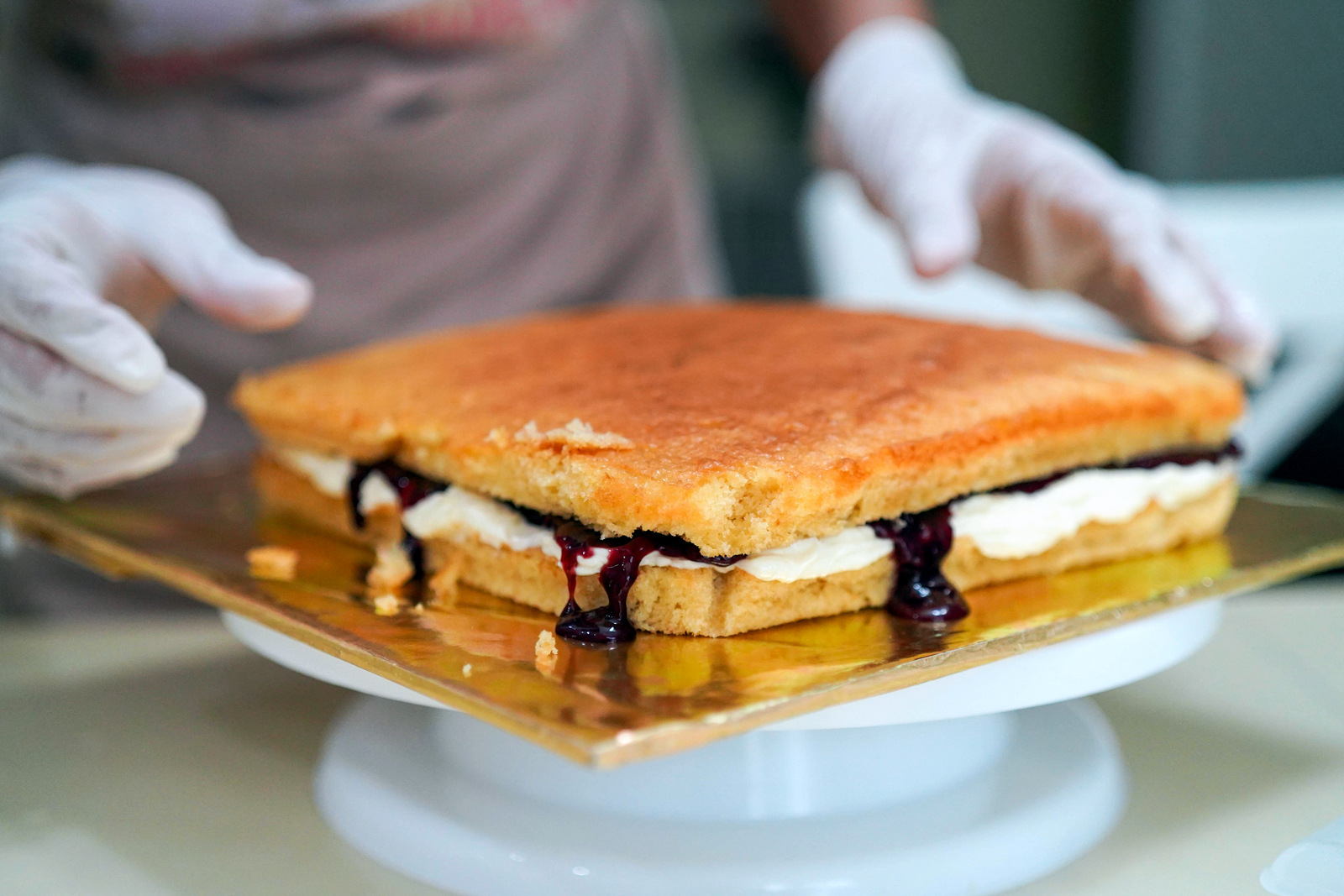 Step by step, Emira does justice to a cake that'll look thrilling on ...