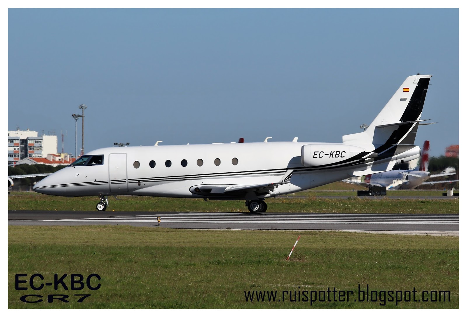 AVIAÇÃO - PLANE SPOTTING - PORTUGAL: EC-KBC - Gulfstream G200 - Tag ...