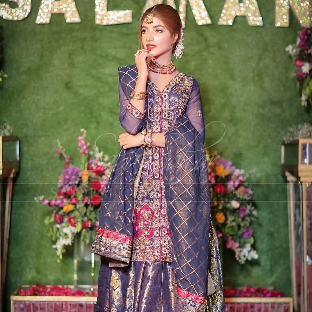 Awesome Clicks of Gorgeous Kinza Hashmi at Salman Faisal Wedding ...