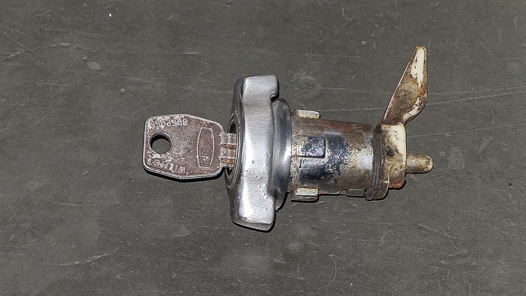 Beans' Triumph TR7 Blog: FHC resto nr. 74; Boot lock