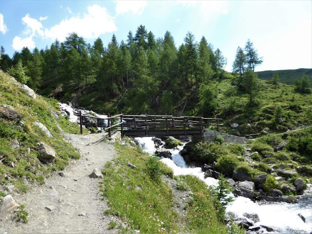 Val Ferret: trekking dal rifugio Bonatti ad Arnouva | Girovagando con ...