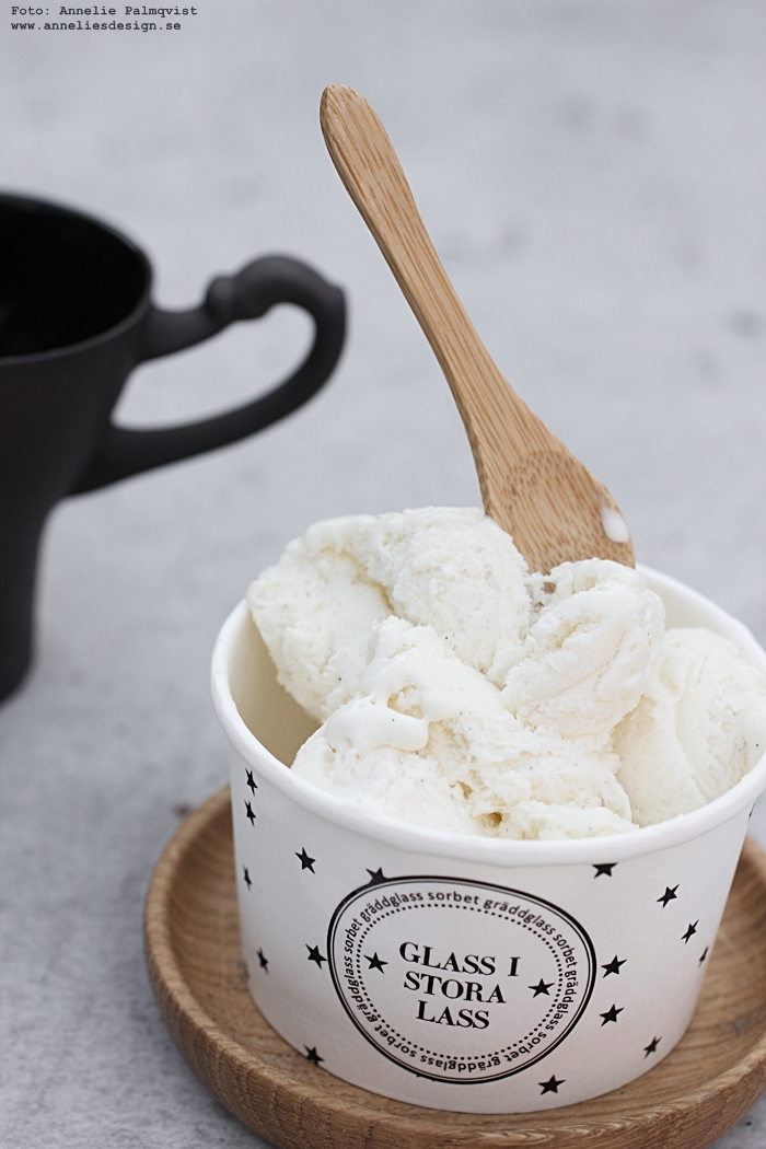 svart, vitt & rött: Kaffe ute