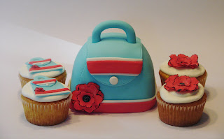 Cupcake Envy: Step by Step - the Purse Cakelet