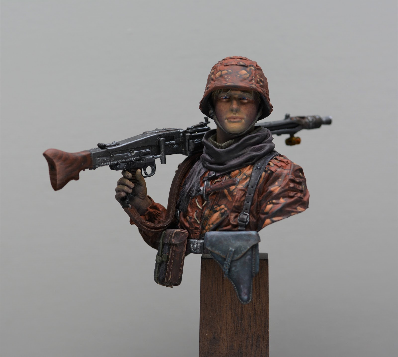 FIN: German Machine Gunner | planetFigure | Miniatures