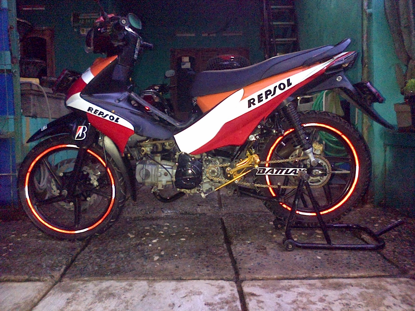 Modifikasi Motor Honda Revo Absolute Konsep Racing | Ulasan Otomotif