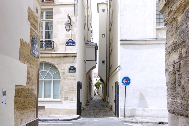 Paris : Ruelle Sourdis, atmosphère médiévale anachronique pour une ...