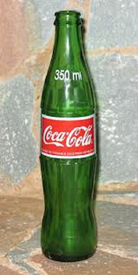 santiago30caballeros.com: La botella de Coca-Cola era originalmente verde.