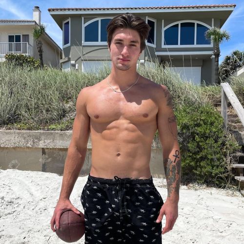 4 Posts Yesterday - Now Enjoy Guys Playing with Their Balls...