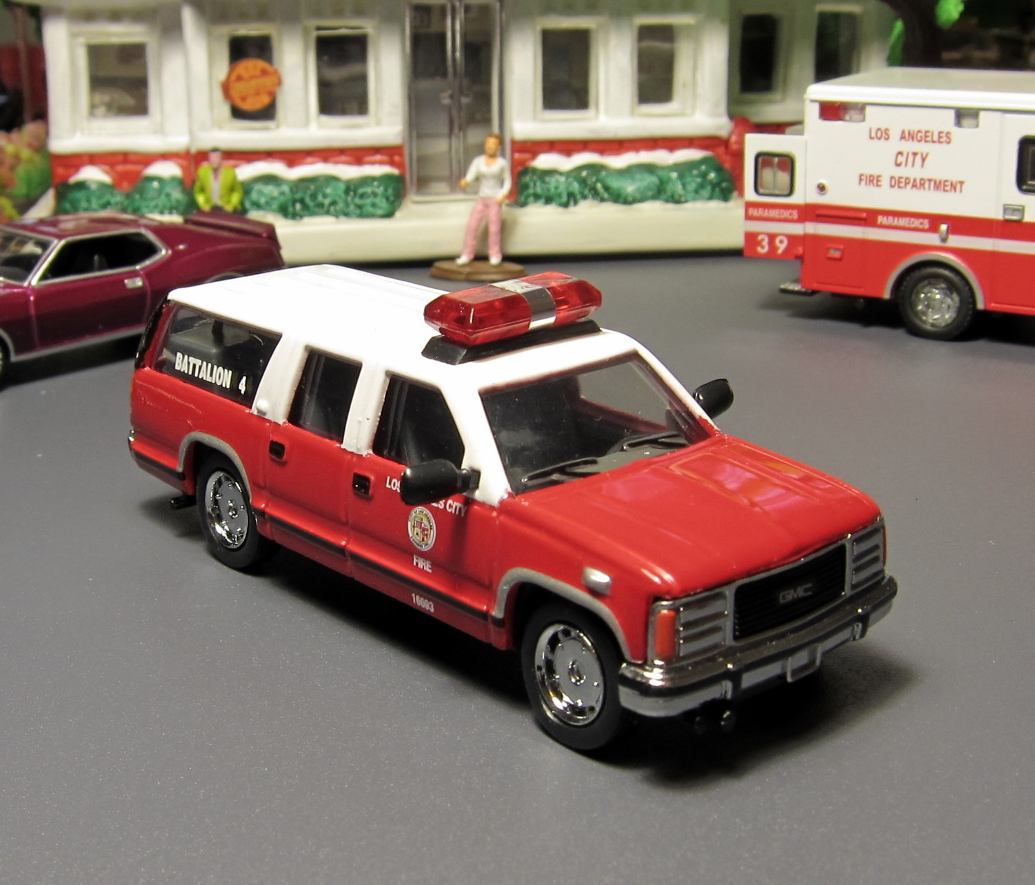 My Code 3 Diecast Fire Truck Collection: GMC Suburban Los Angeles Fire ...