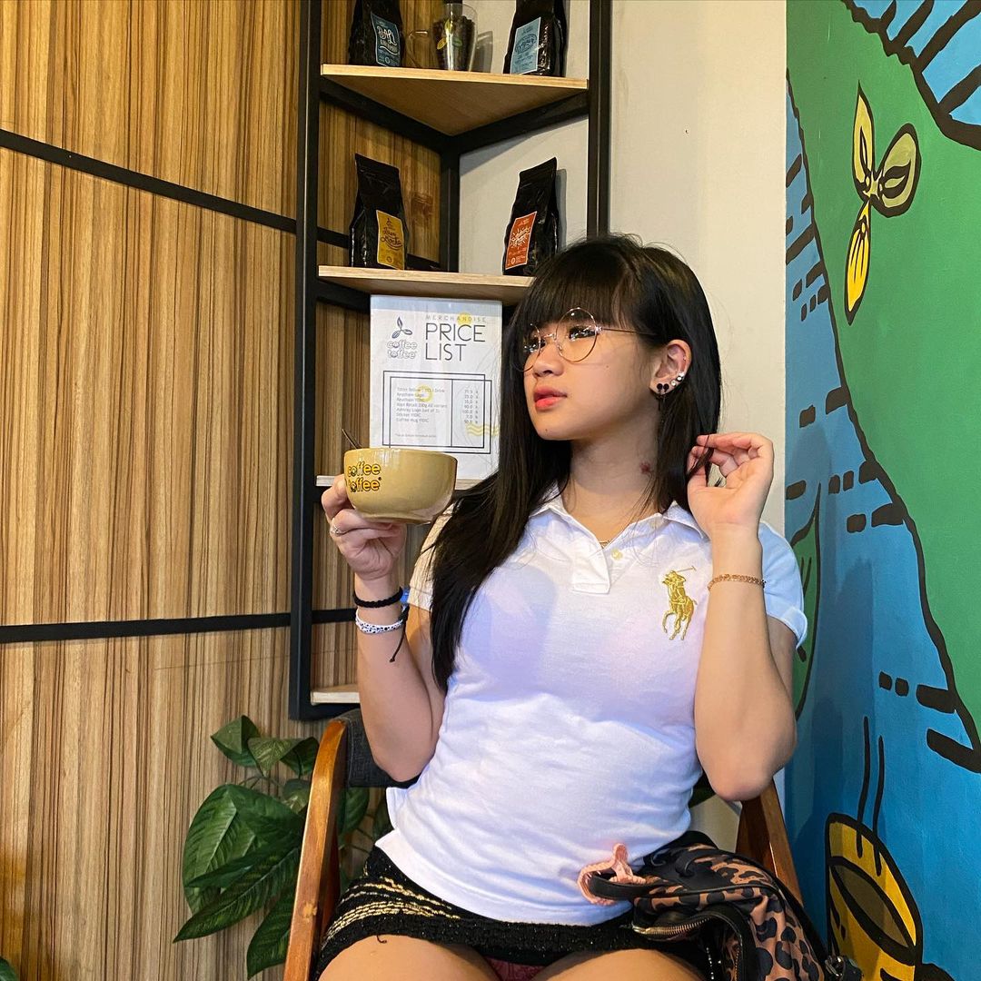 Ngintip Itunya Vania Gemash Saat Pake Rok Mini Seksi Sekali Ruarbiasa