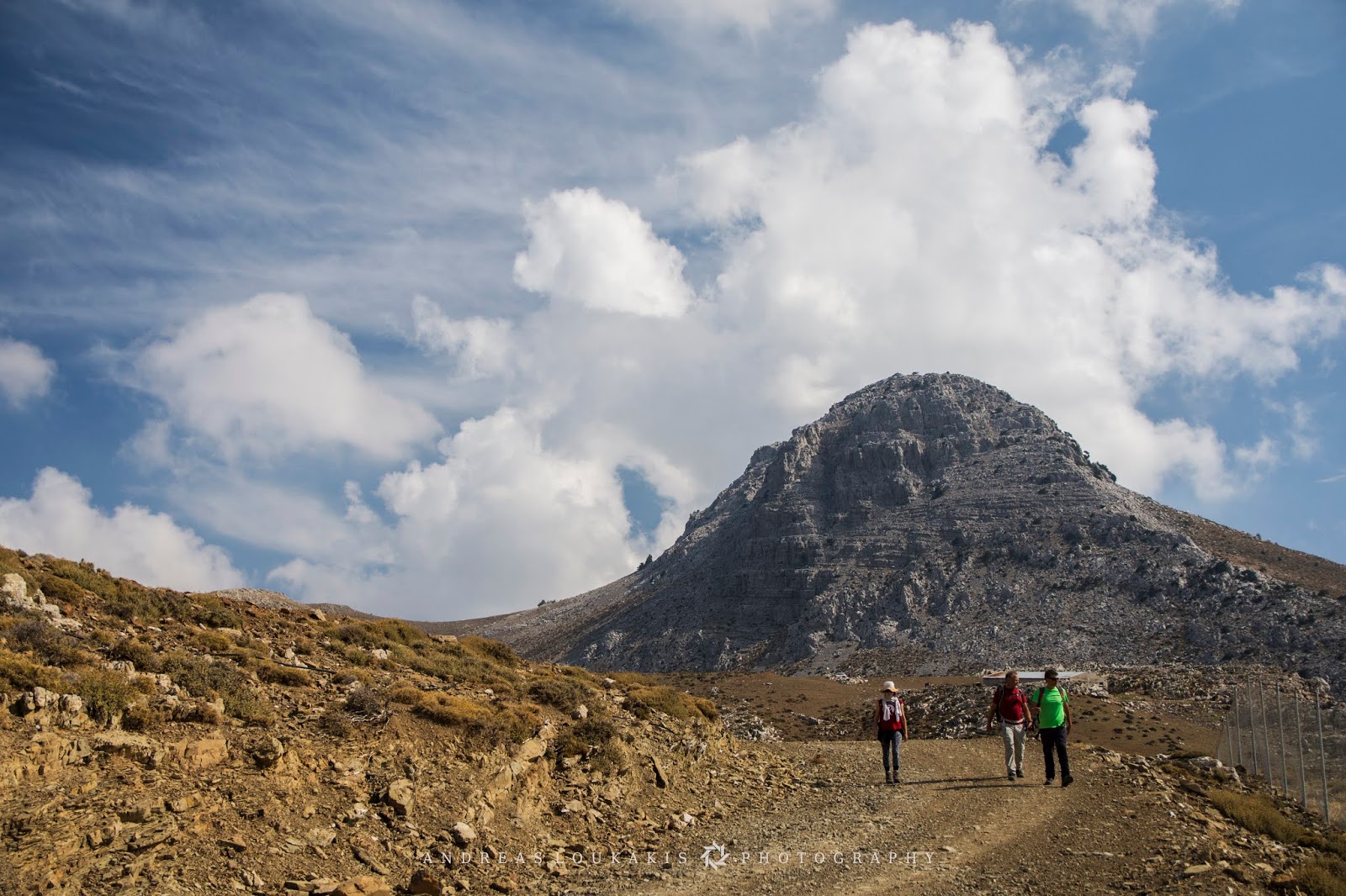 EXPLORE MOUNTAINS: ΠΕΖΟΠΟΡΩΝΤΑΣ ΣΤΑ ΑΣΤΕΡΟΥΣΙΑ ΟΡΗ