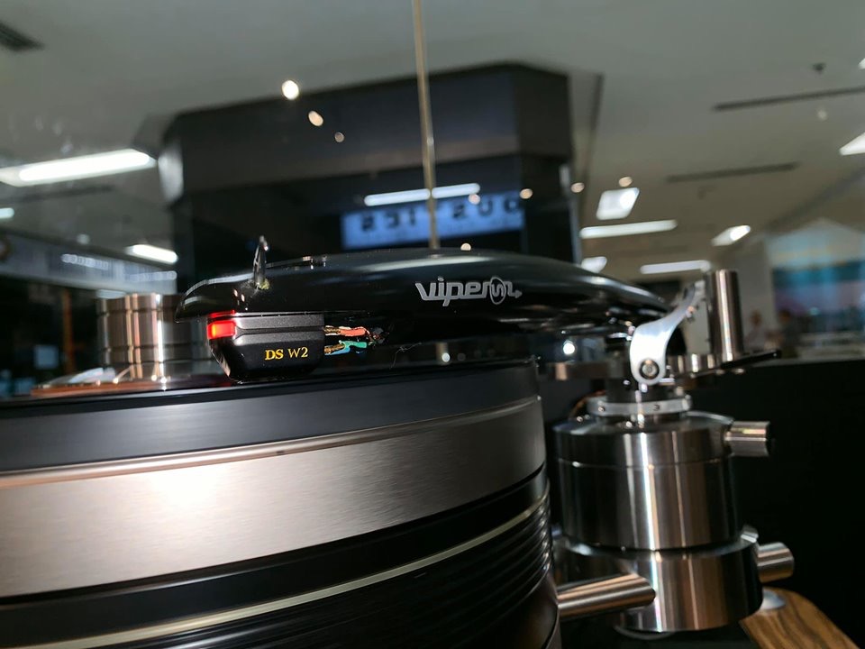 CONTINUUM AUDIO OBSIDIAN TURNTABLE – M & S | Ultimate High-Fidelity