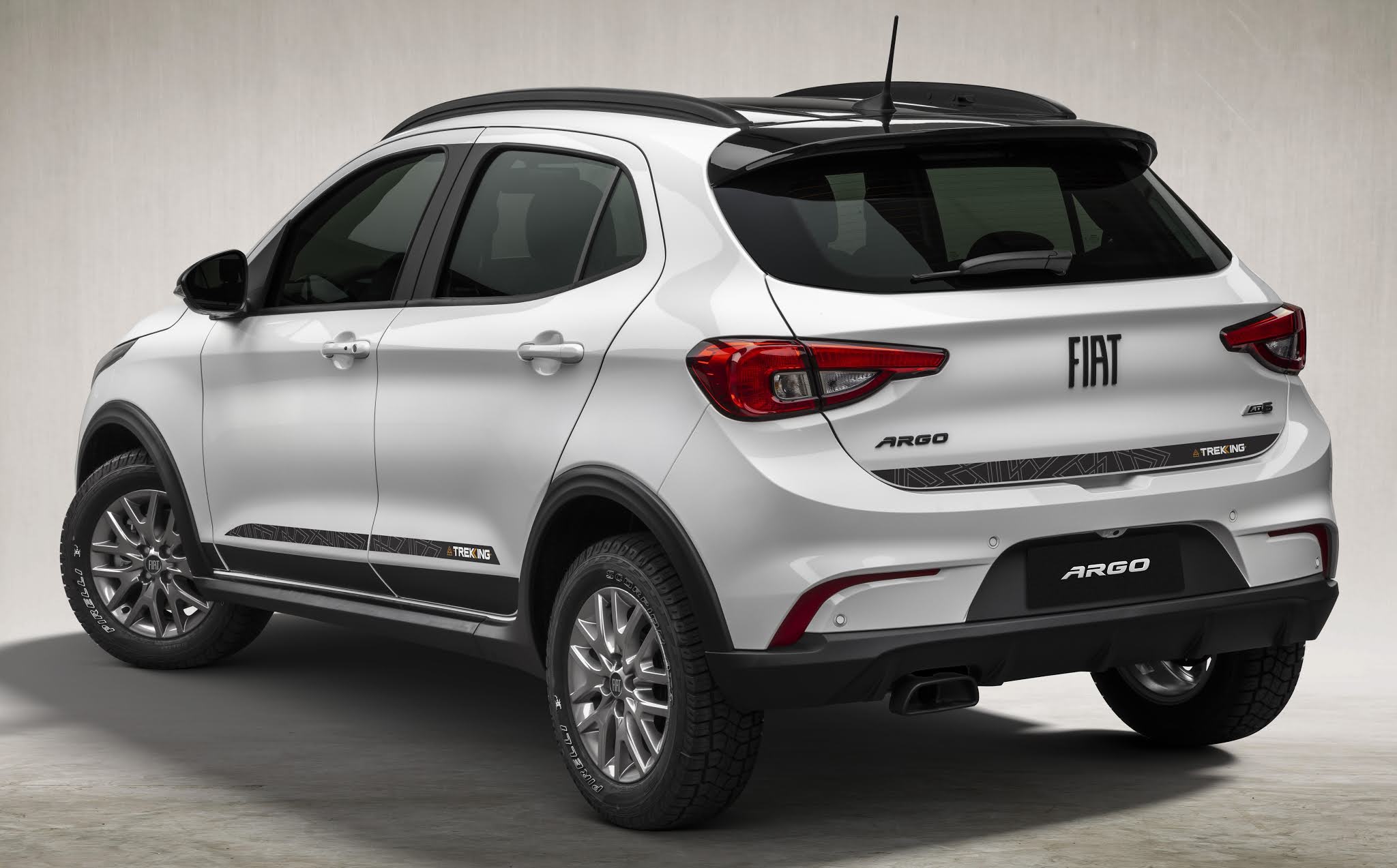 Fiat Argo 2021 traz nova grade e mais equipamentos, mas perde versão ...