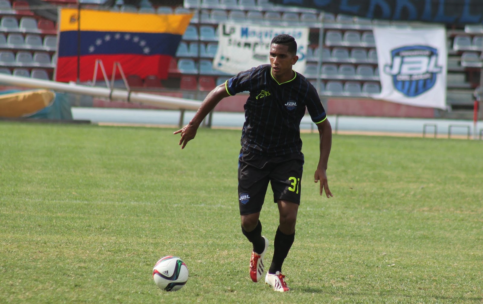 Wilson Querales hizo su estreno como profesional