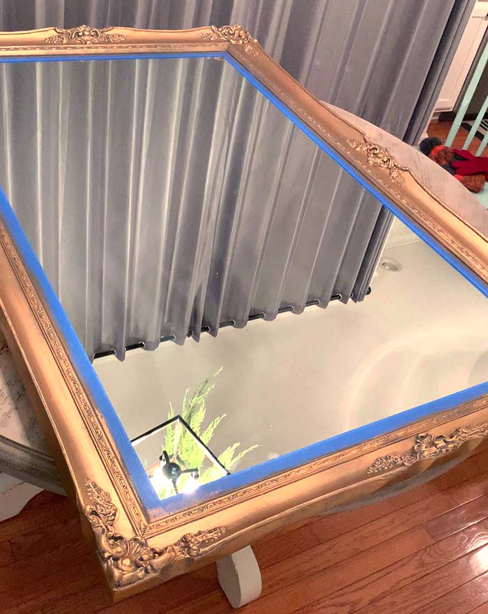 How To Paint A Mirror Frame GOLD - Remodelando la Casa