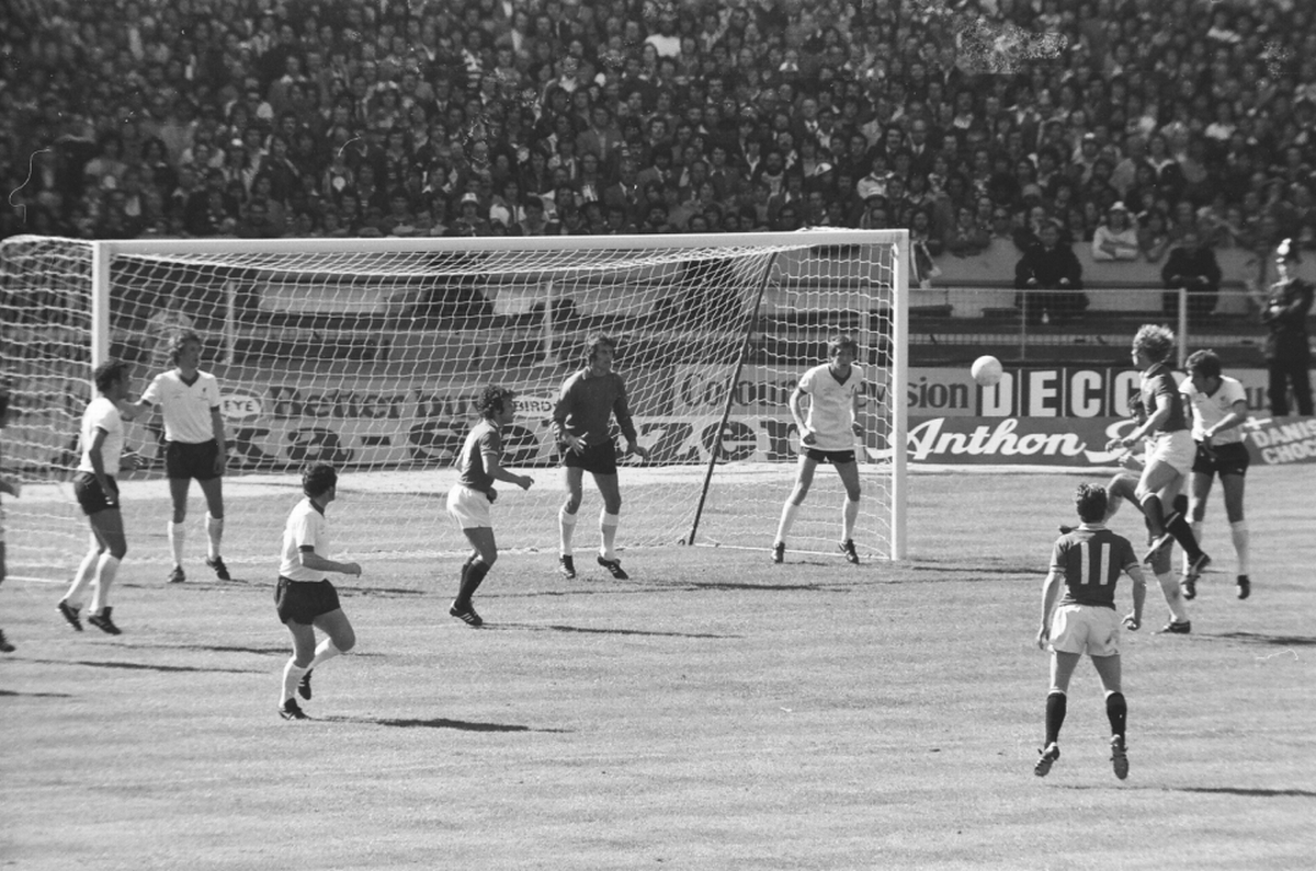 -: FC LIVERPOOL 1976/77