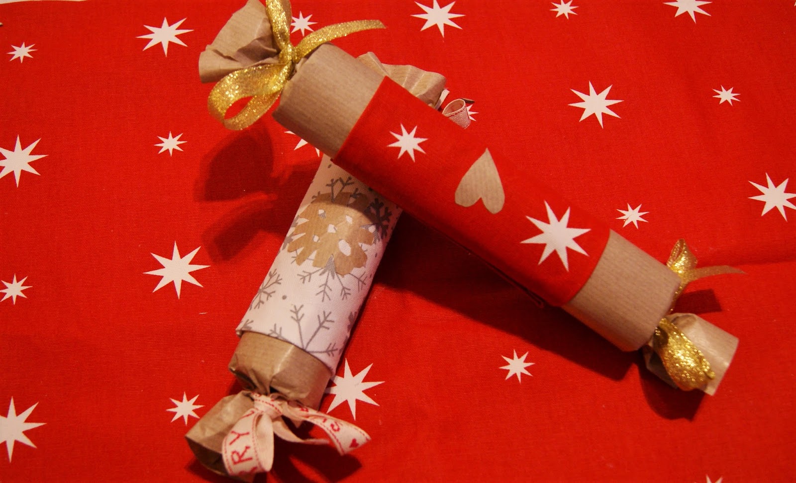 DIY CHRISTMAS DINNER TABLE CRACKERS - A Life With Frills