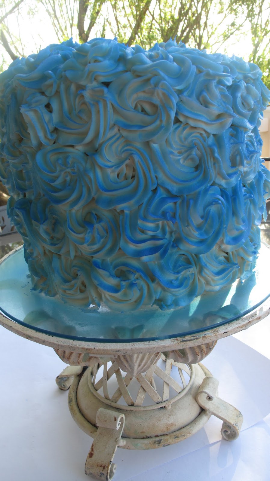 Red Couch Recipes: Spray Mist Frosting Graduation Cake