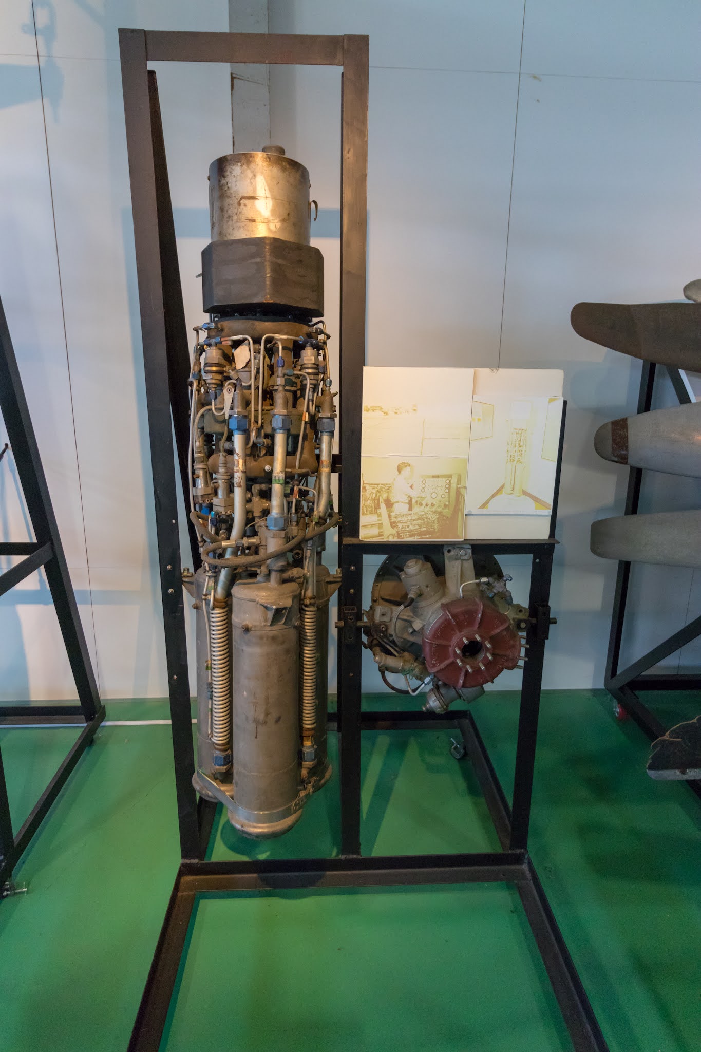 Orbit Seals: X-1 X-15のXLR11 ロケットエンジン ターボポンプ, XLR11 Rocket Engine ...