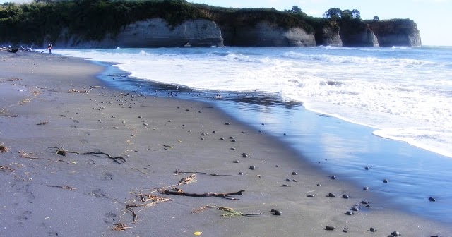 photographing New Zealand: urenui seascape