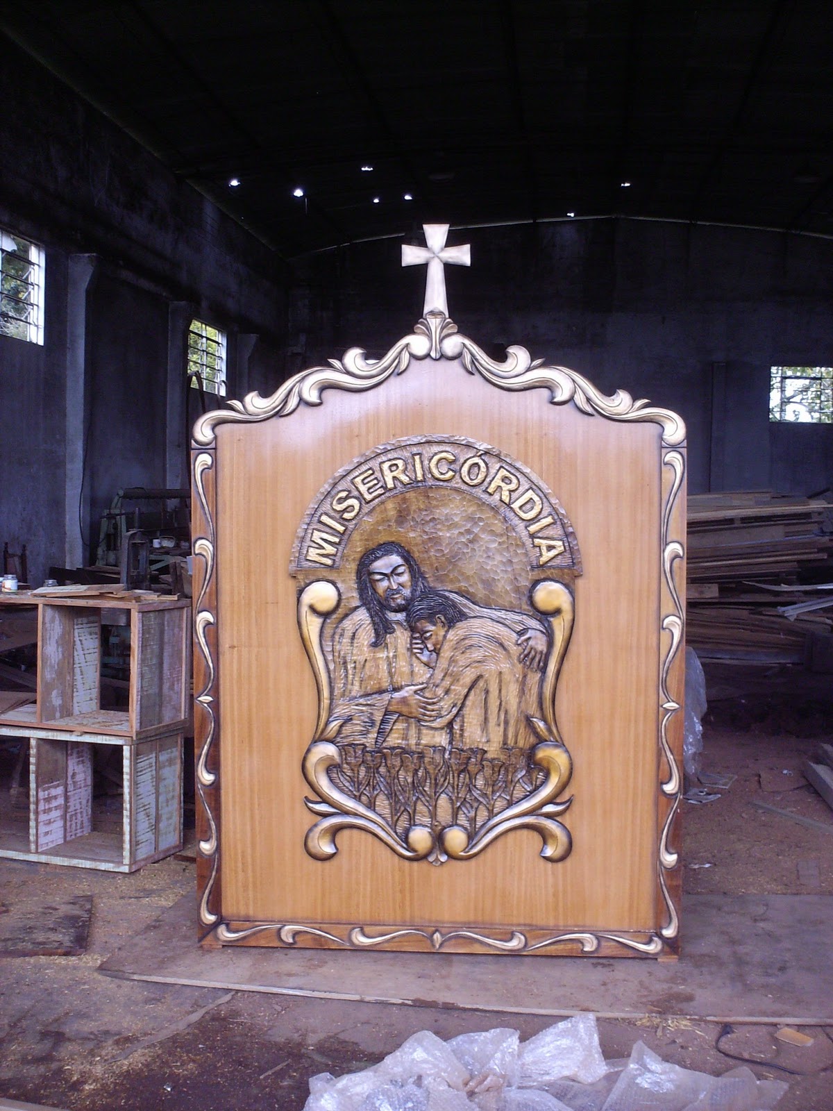 TALH'ARTE arte em madeira: Confessionario Entalhado em Madeira, Entalhe ...