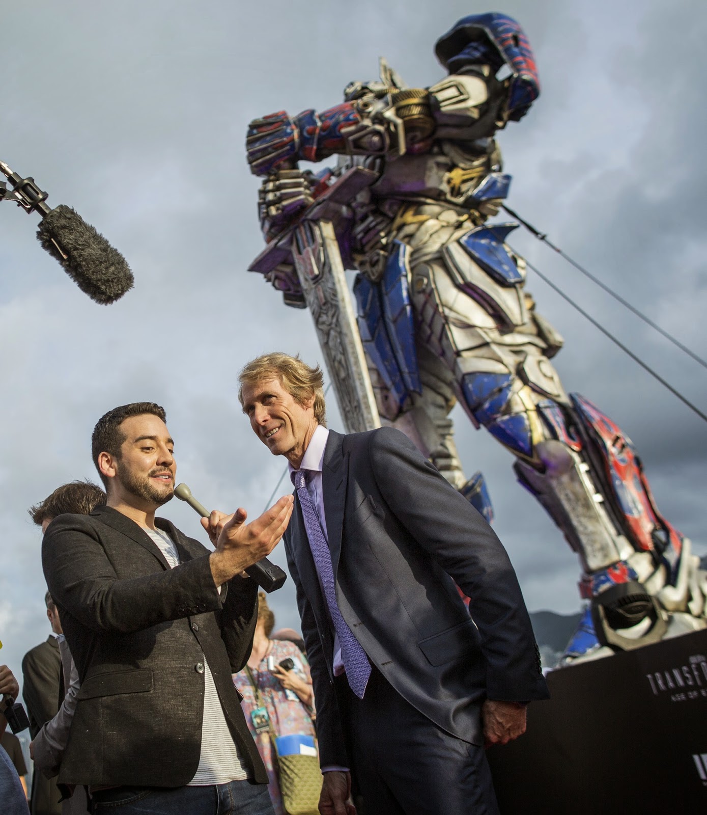 Transformers News: AOE World Premiere