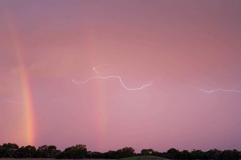 Rainbow Lightning: Nature’s Astonishing Bow and Arrow ~ Kuriositas