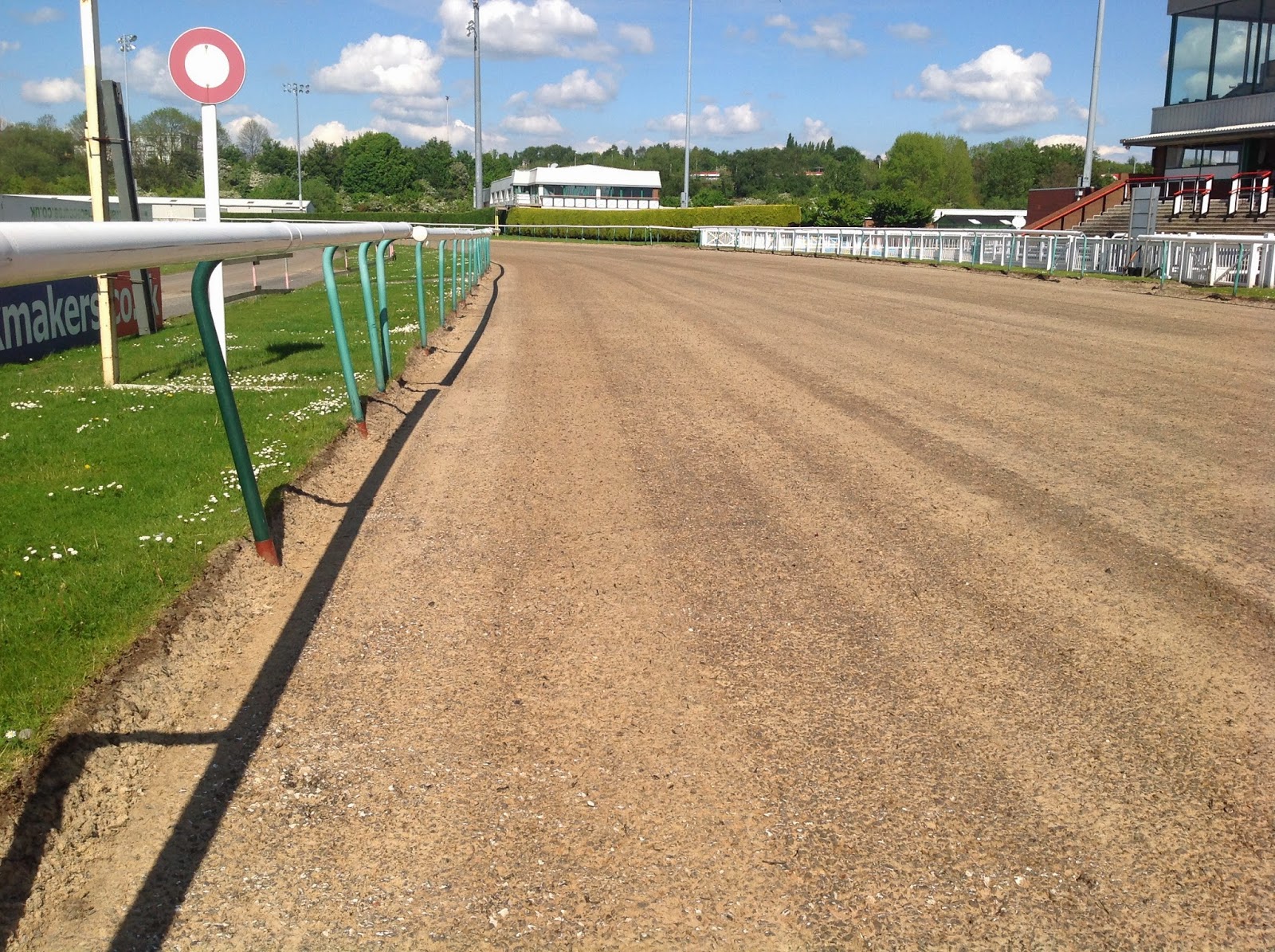 Wolverhampton Racecourse: Polytrack-less
