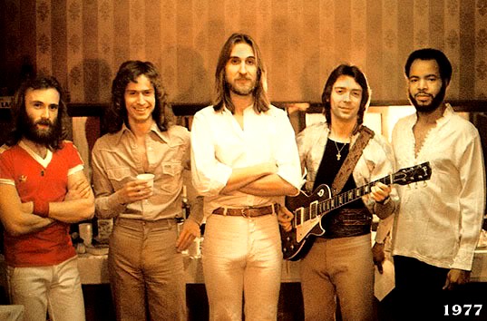 NAS ONDAS DA NET: GENESIS - "Seconds Out" - 1977