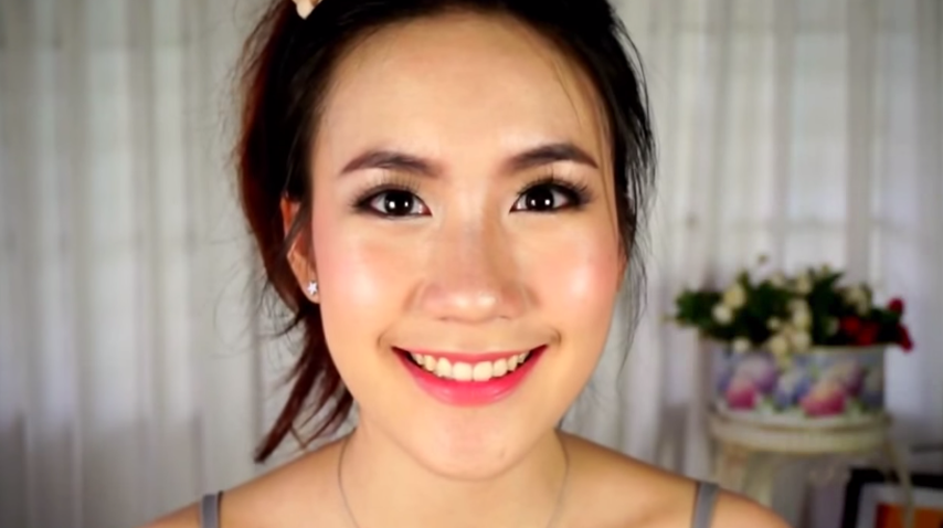 Delapa Thailand: สอนแต่งหน้าสดใส ผิวฉ่ำวาว by Mayy R