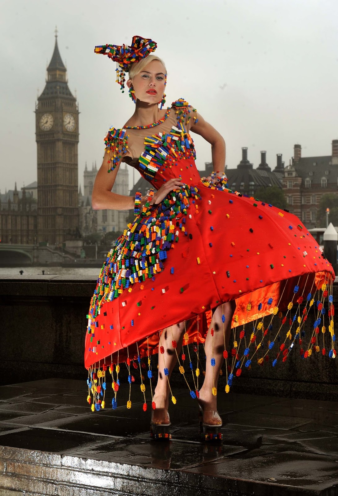 Cycle in Heels : THE LEGO DRESS FOR THE FASHION WEEK